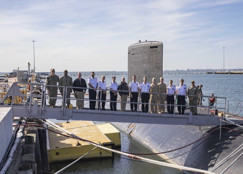 US Submarine Forces Commander Hosts French Counterpart - Naval News